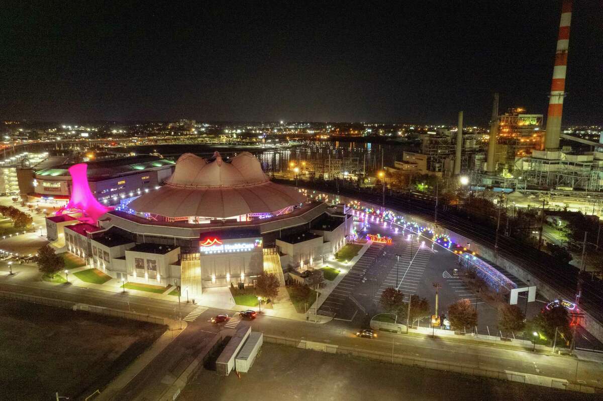 Bridgeport amphitheater hosting drive-thru lights festival