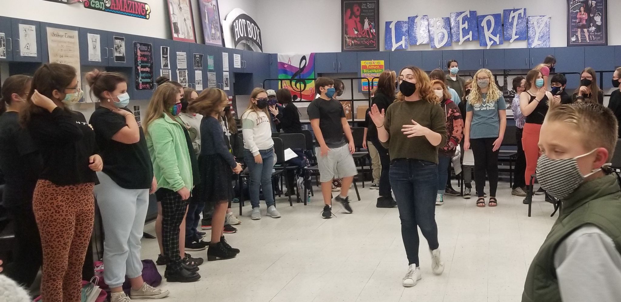 Liberty Middle, SIUE students work together to put on live shows