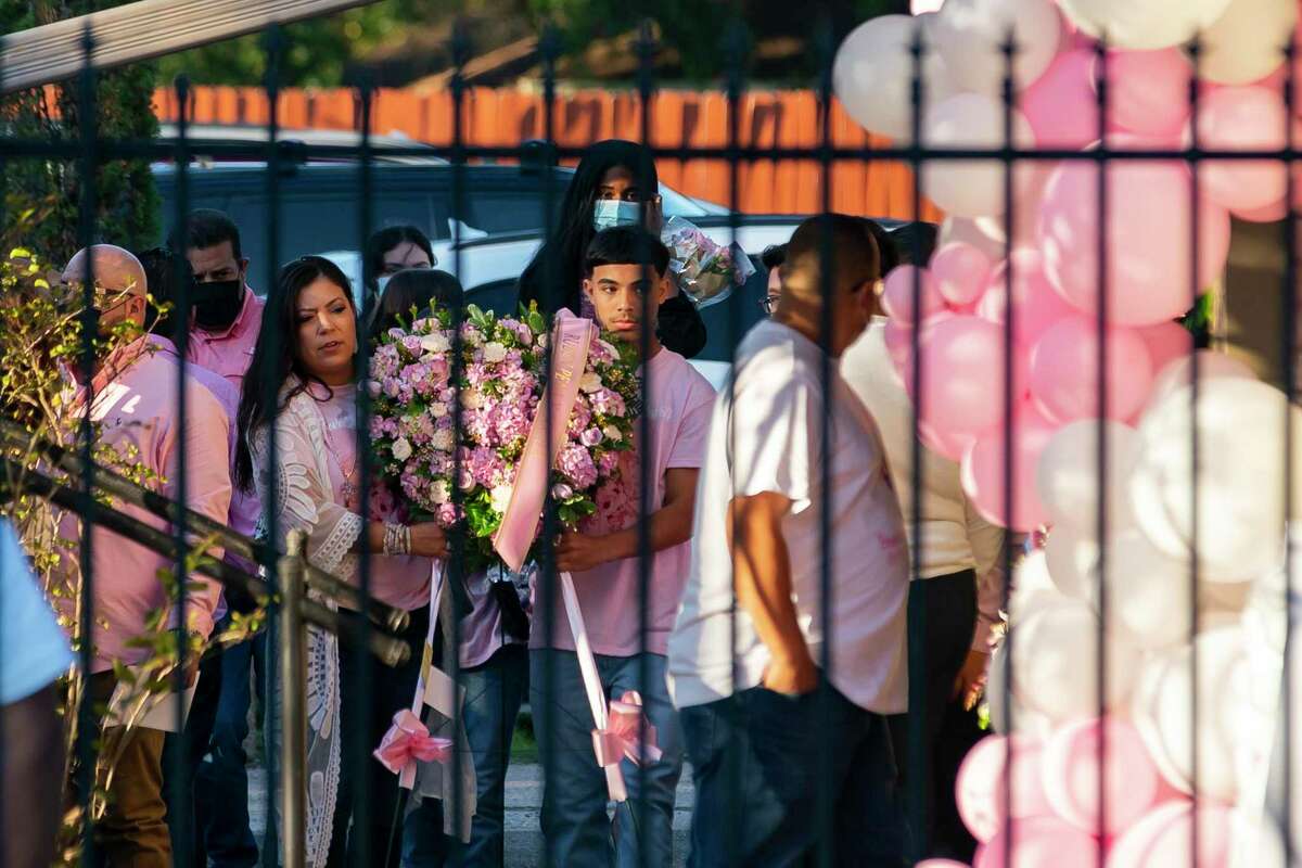 Friends and family mourn the loss of 16-year-old Astroworld victim ...