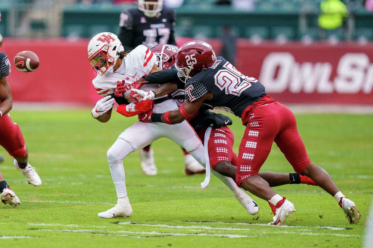 Houston routs Temple, clinches berth in AAC championship game