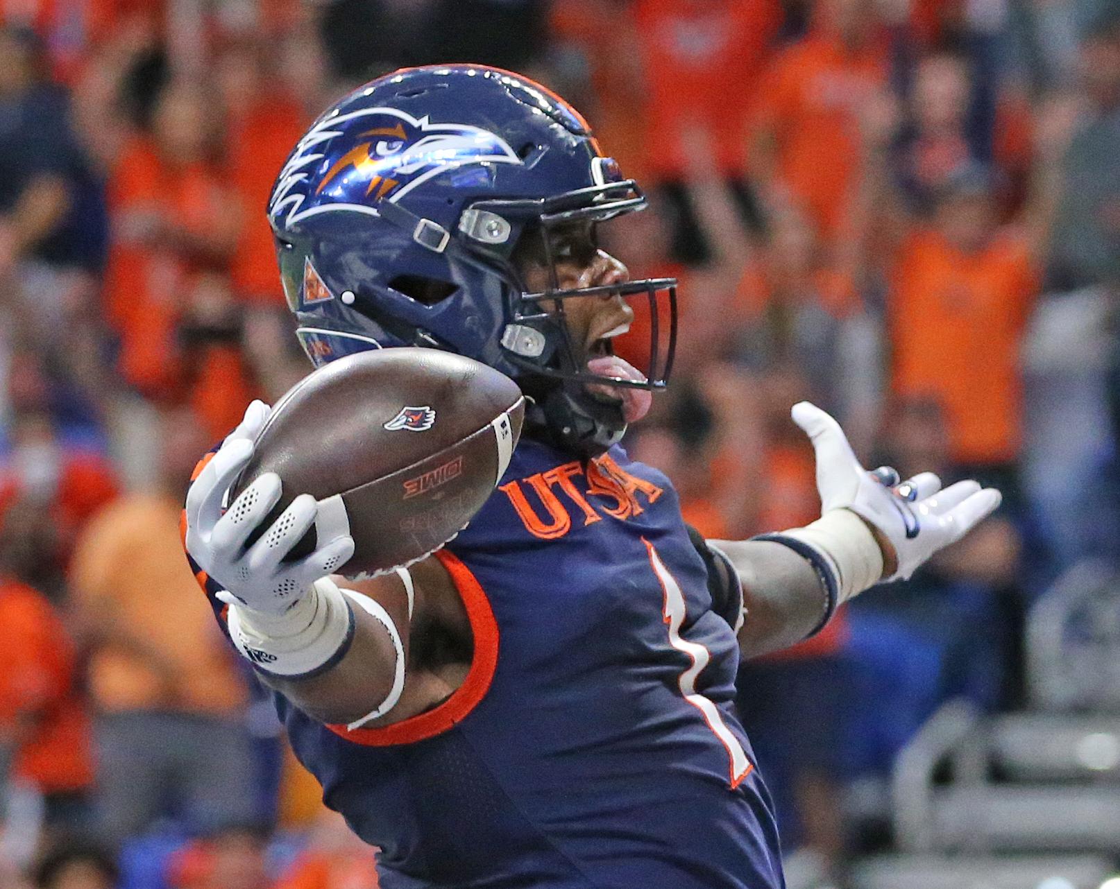 Undefeated UTSA football team moves up in CFP rankings