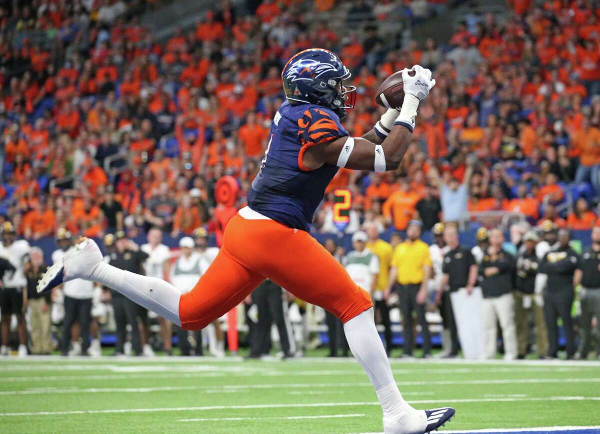 ‘A true Renaissance man’: Multitalented tight end Leroy Watson a leader ...