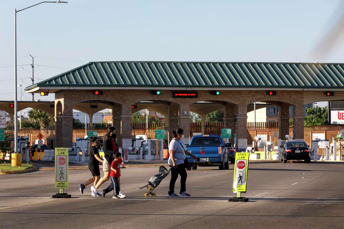 Renewed visits from Mexico bring long-lost shoppers back to Texas ...