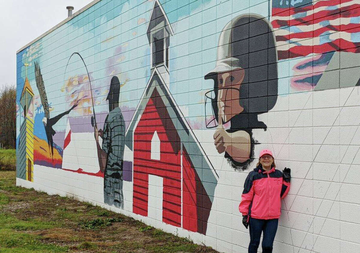 Mural brightening Sanford moves forward