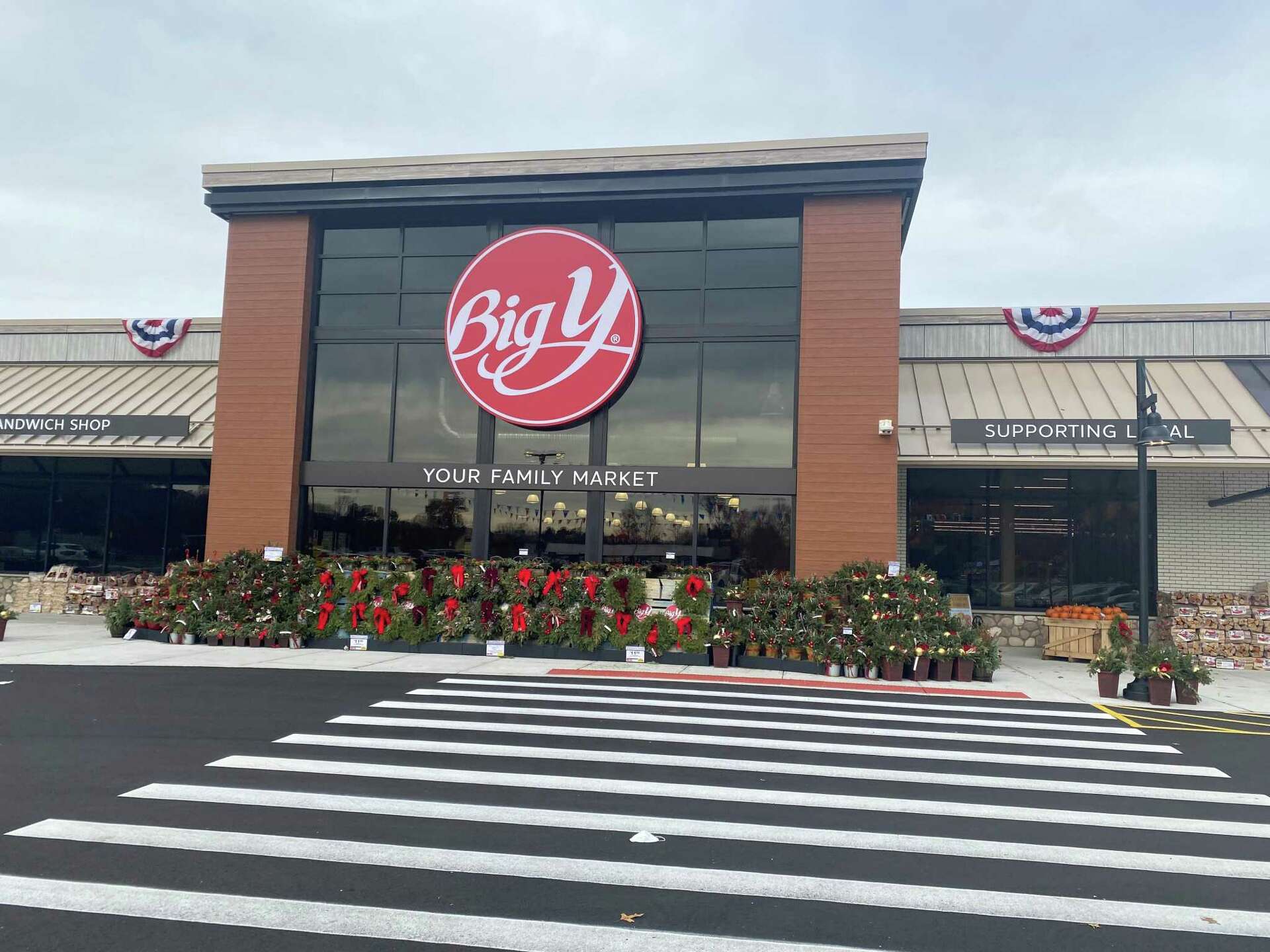 New Big Y store opens across from Clinton Premium Outlets, official ...