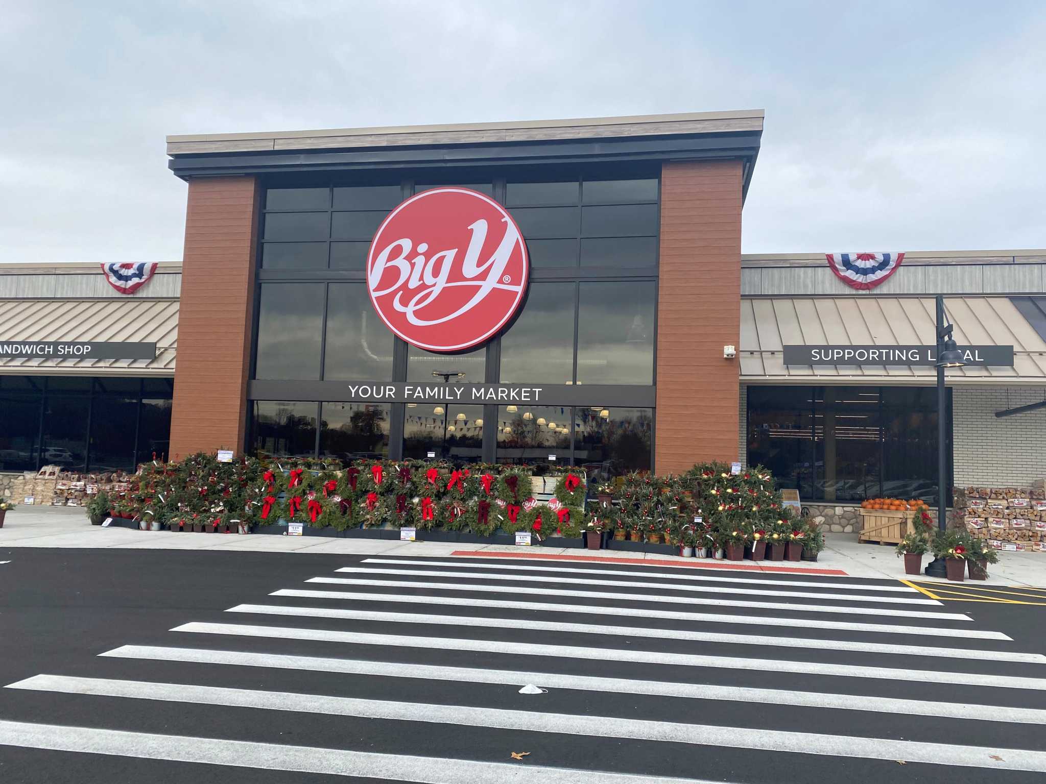 New Big Y store opens across from Clinton Premium Outlets, official ...