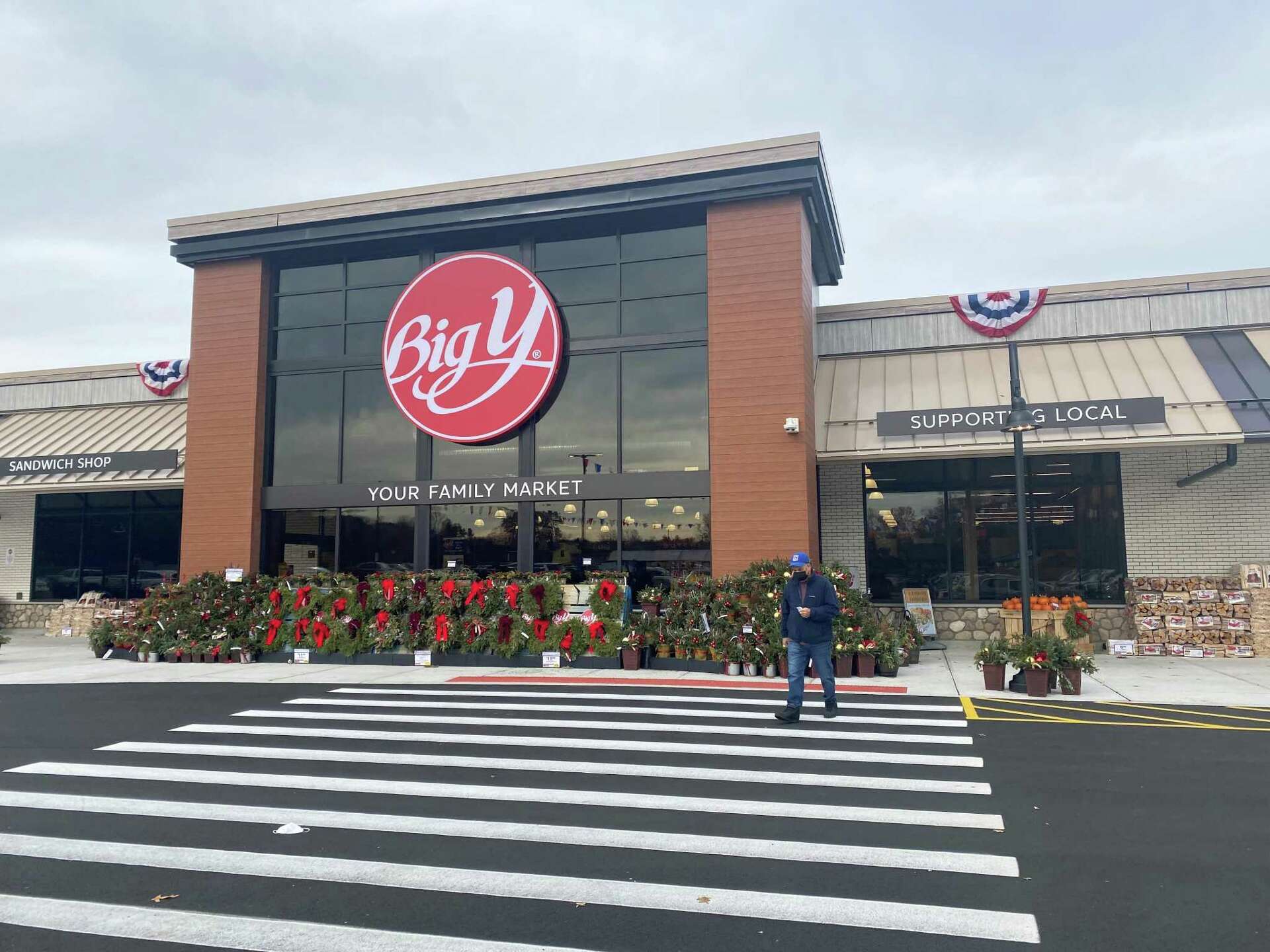 New Big Y store opens across from Clinton Premium Outlets, official ...