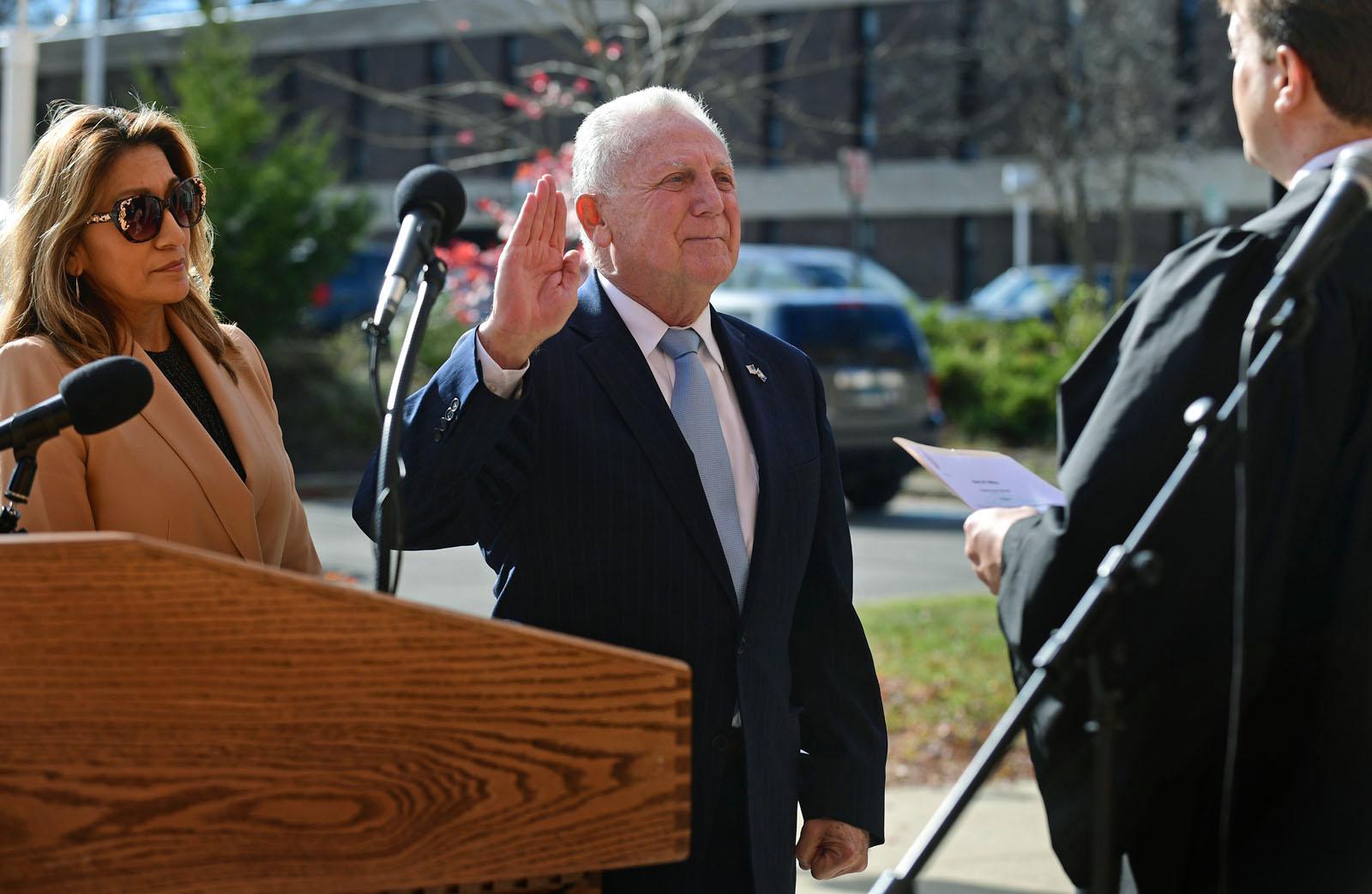 Norwalk mayor sworn in for fifth term