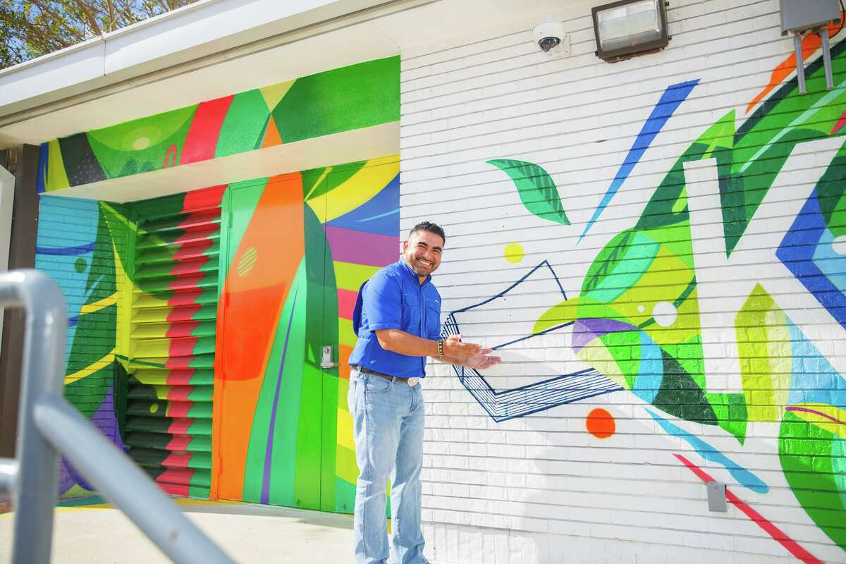 Aldine Branch Library launches new AR interactive mural