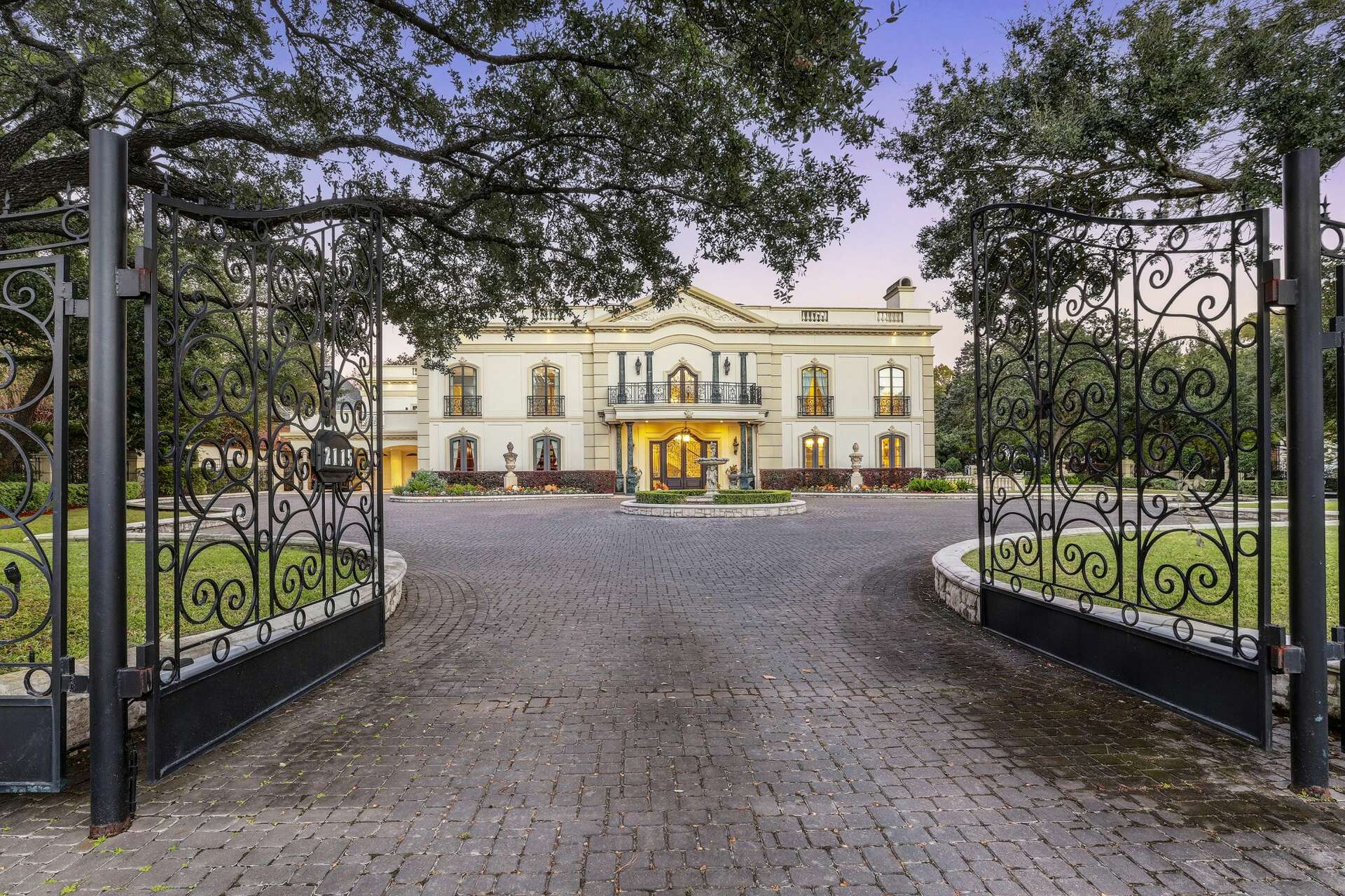 $16 million River Oaks mansion that used to host celebrities has been sold