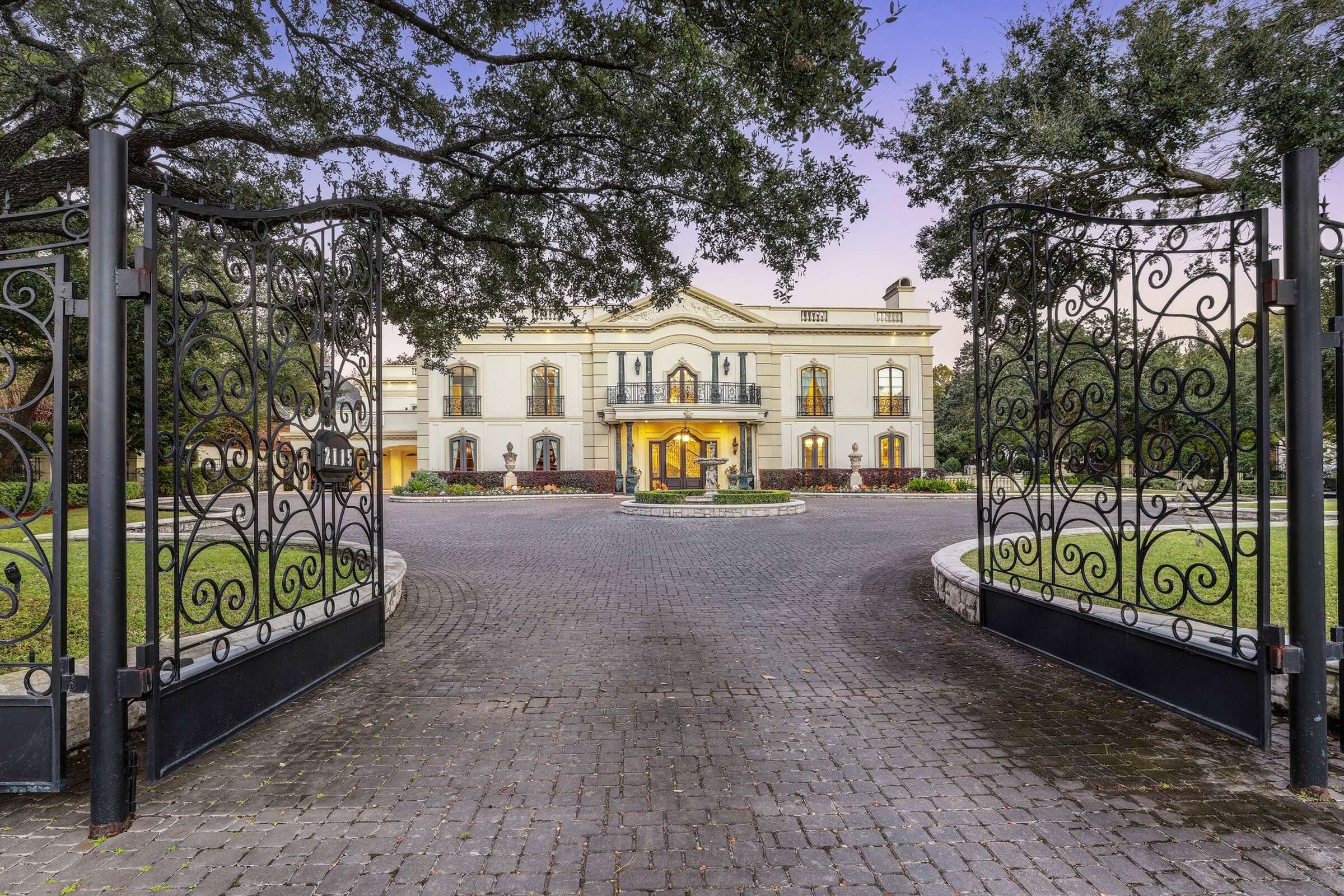 $16 million River Oaks mansion that used to host celebrities has been sold