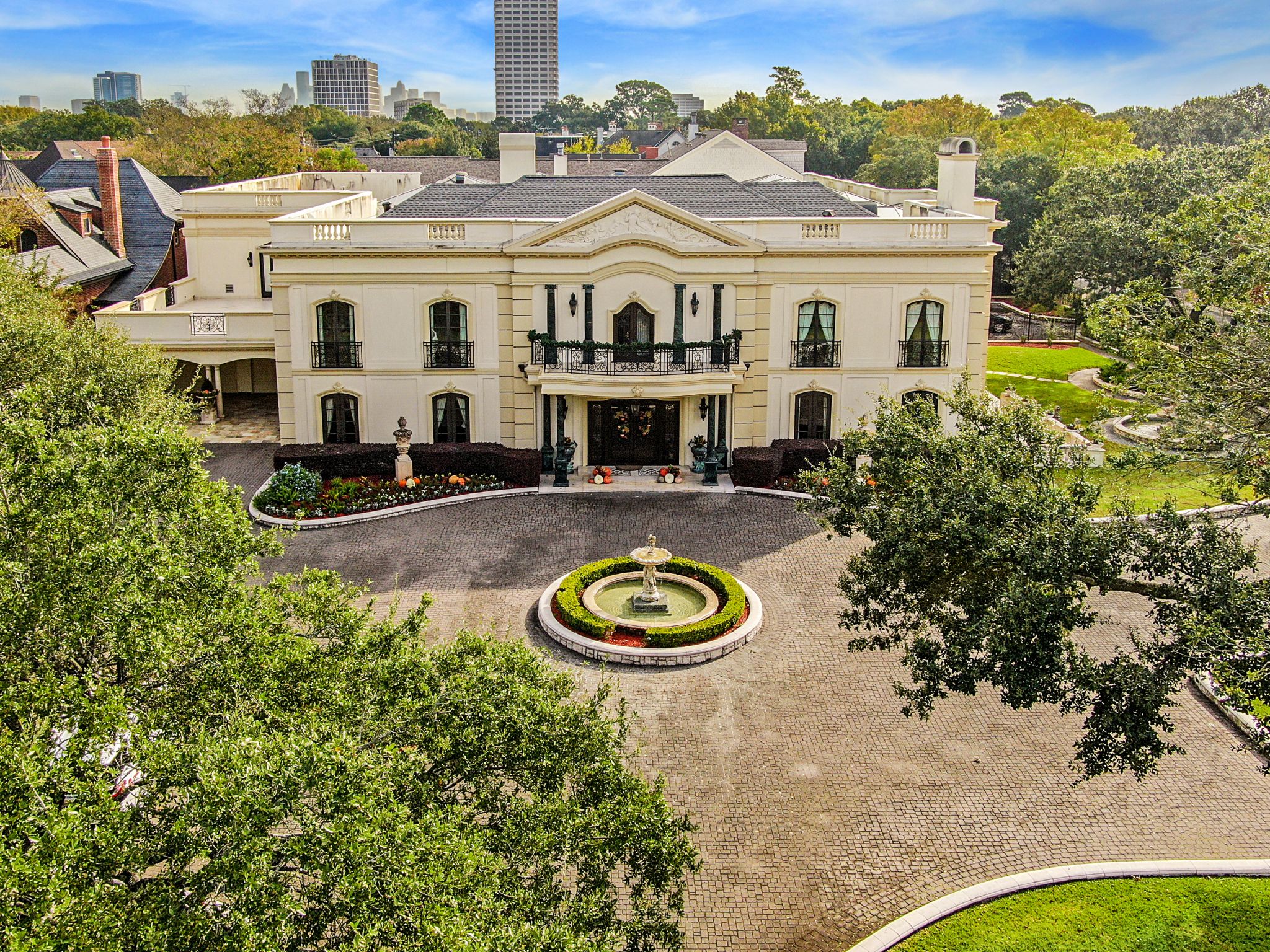 $16 million River Oaks mansion that used to host celebrities has been sold