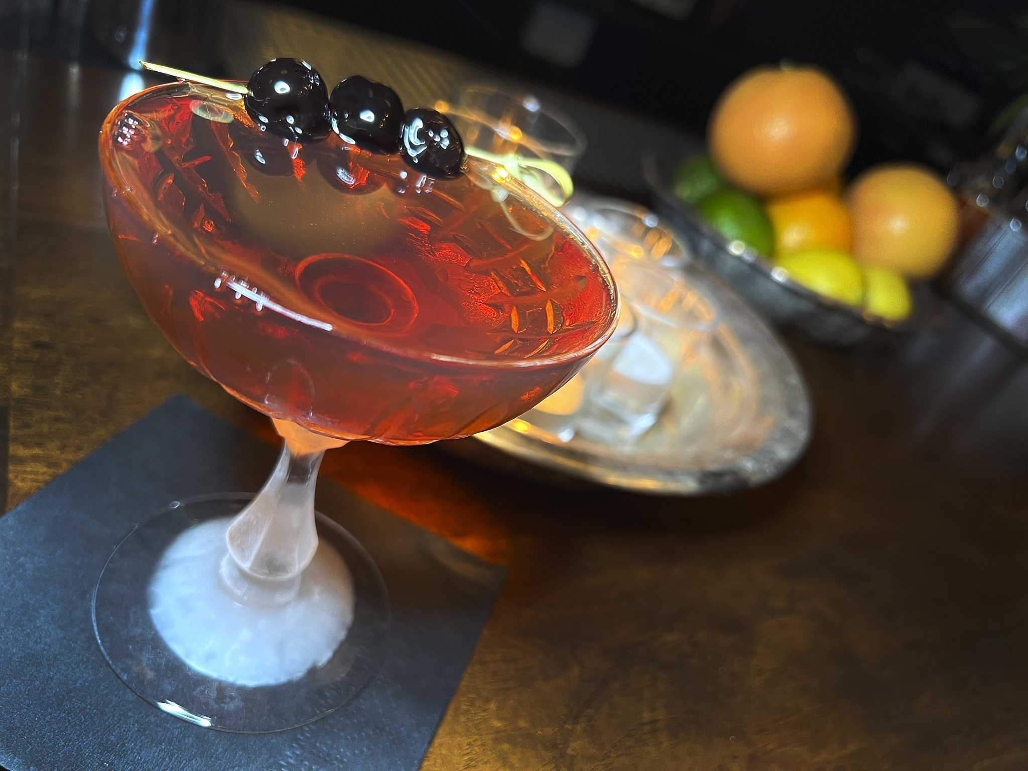 2 classic midcentury modern cocktails to enjoy before and after ...