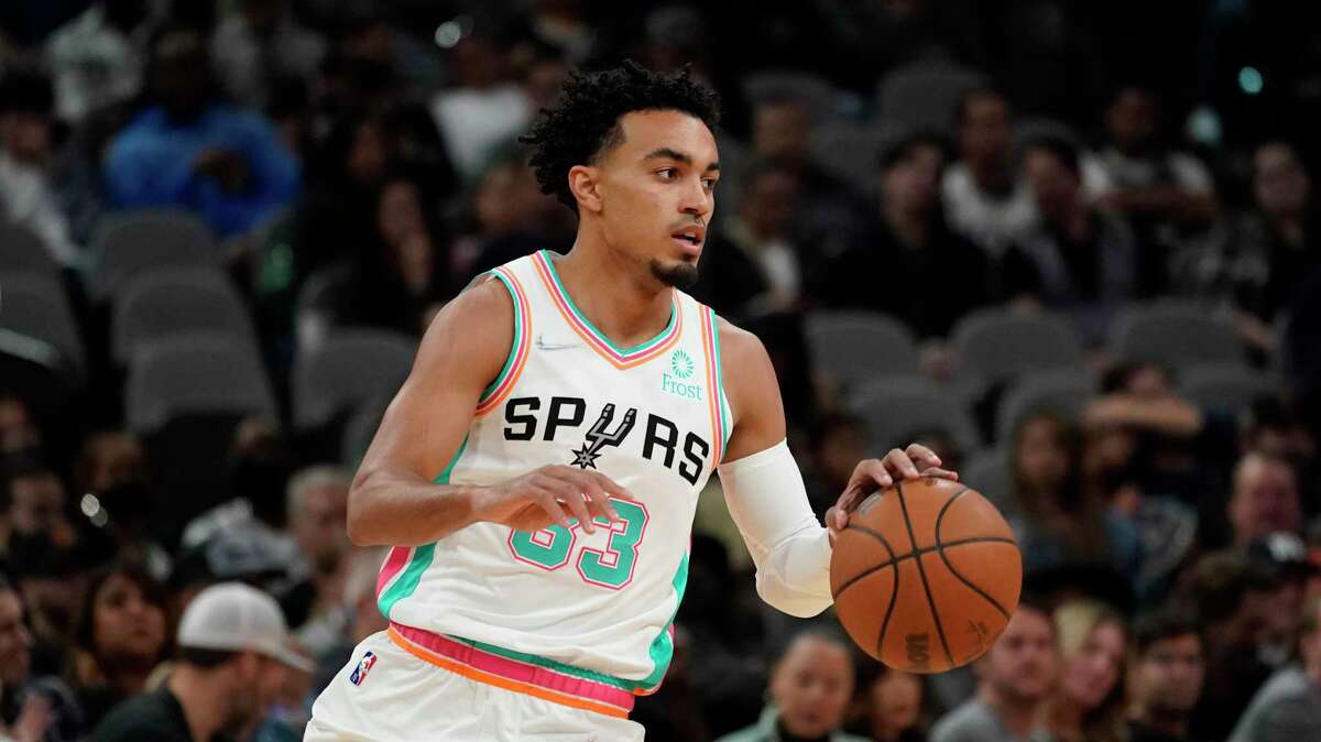 Mom’s coaching, cancer battle shaped Spurs’ Tre Jones