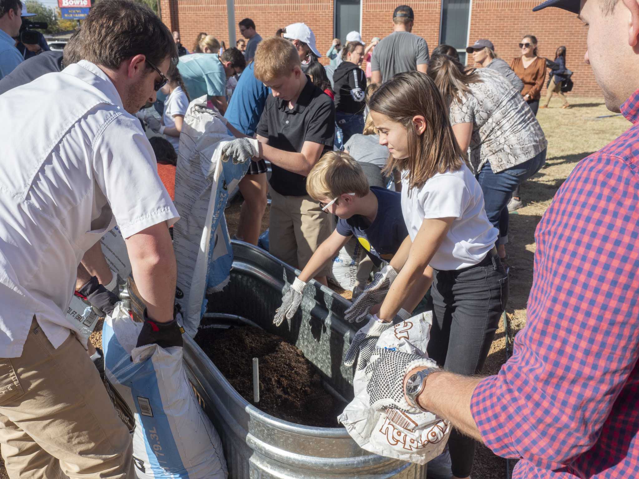 Garden given to Bowie elementary via Colgate Energy funding