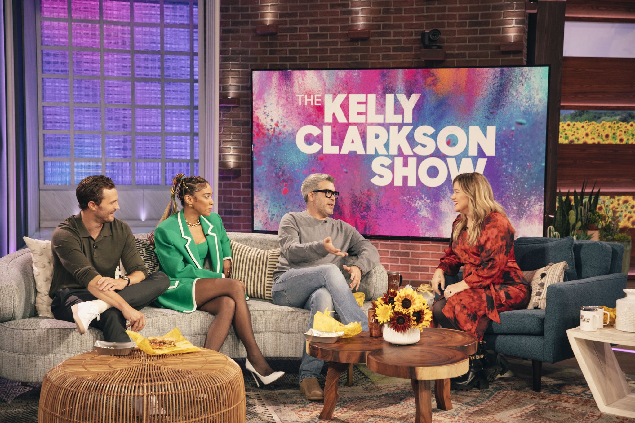 Texas native Kelly Clarkson brings Whataburger on show for guests
