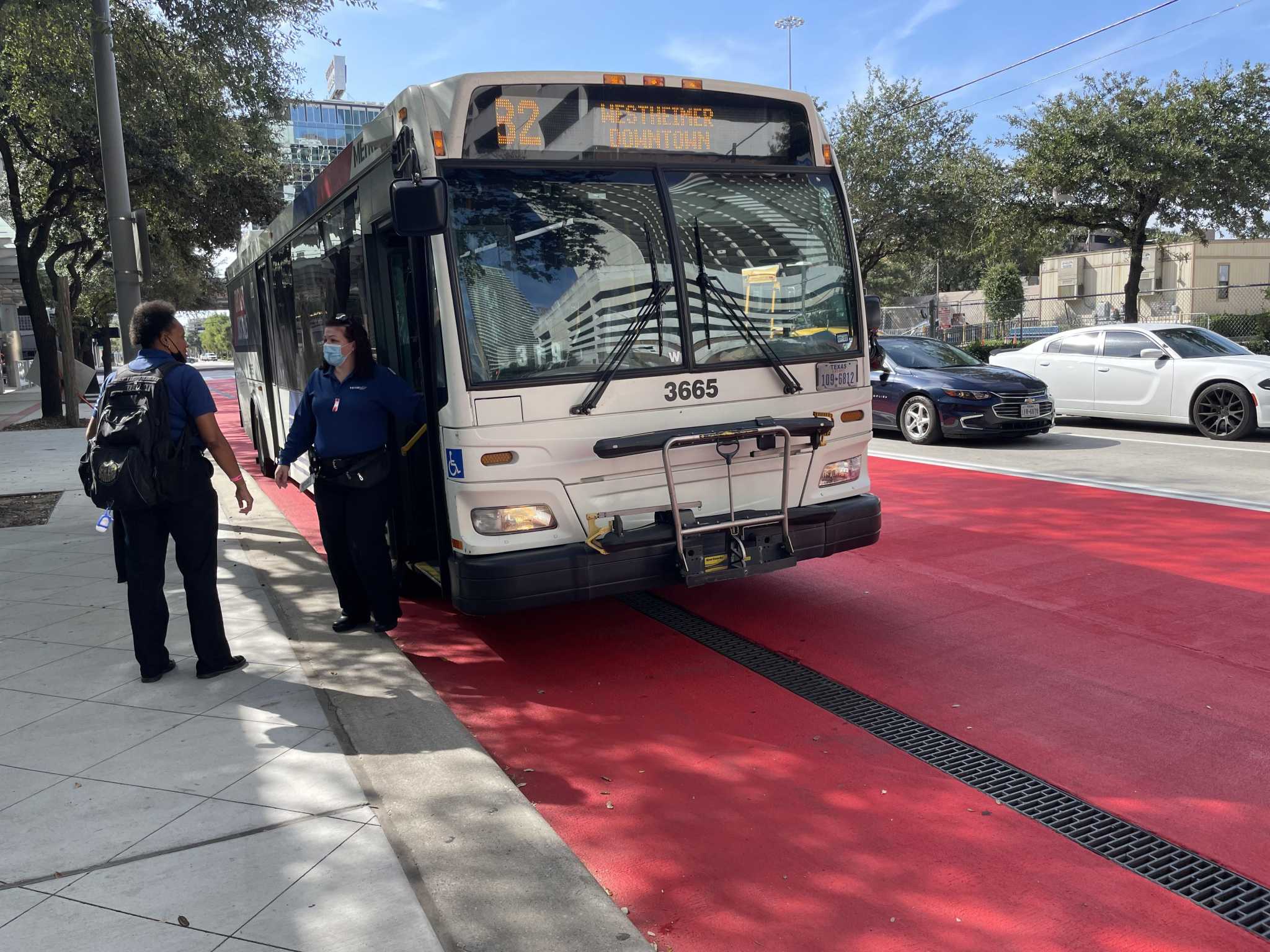 Metro OKs $22M deal to buy its first 20 electric buses, aims to start ...