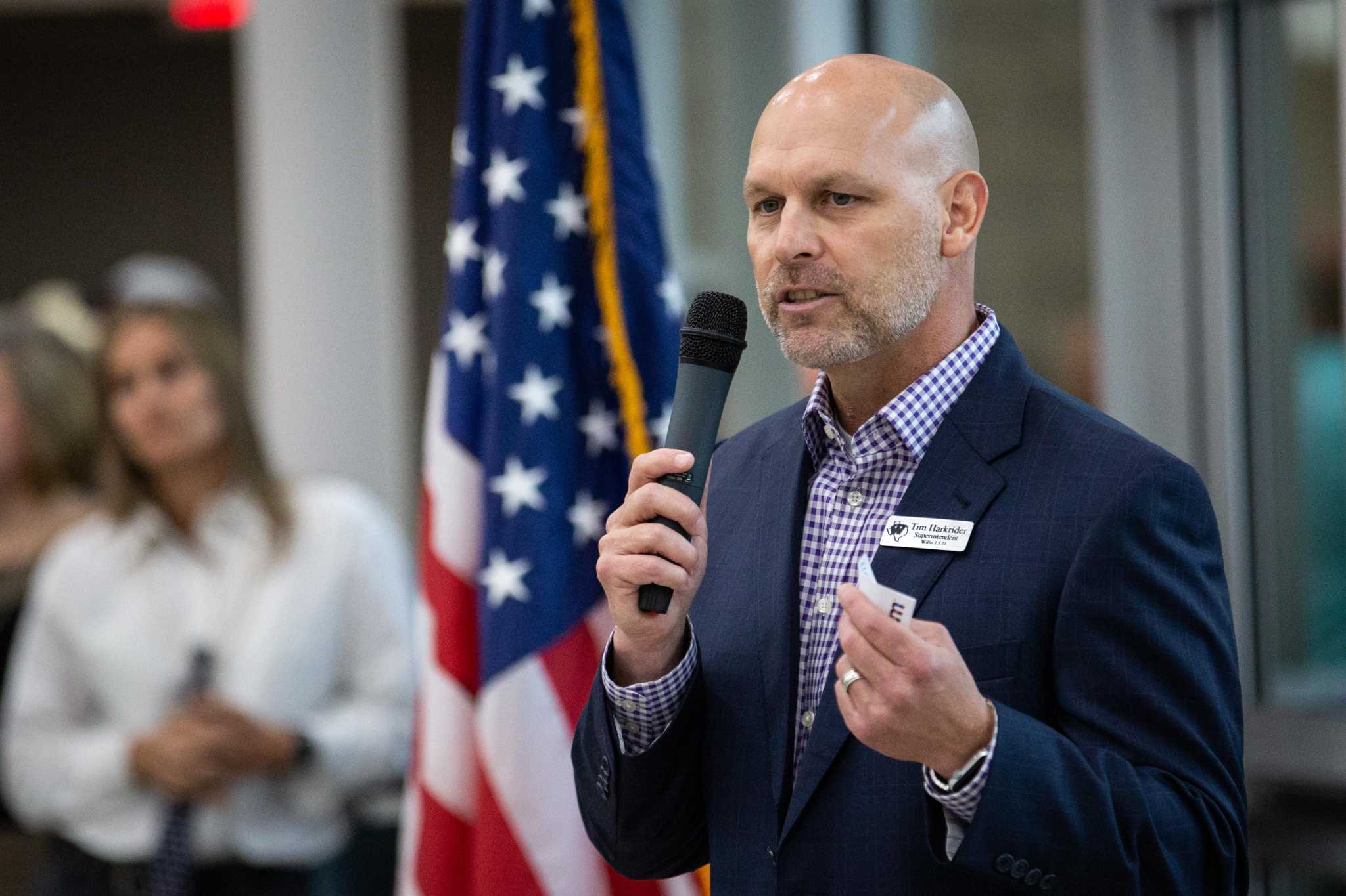 Willis ISD superintendents lauded for educational efforts