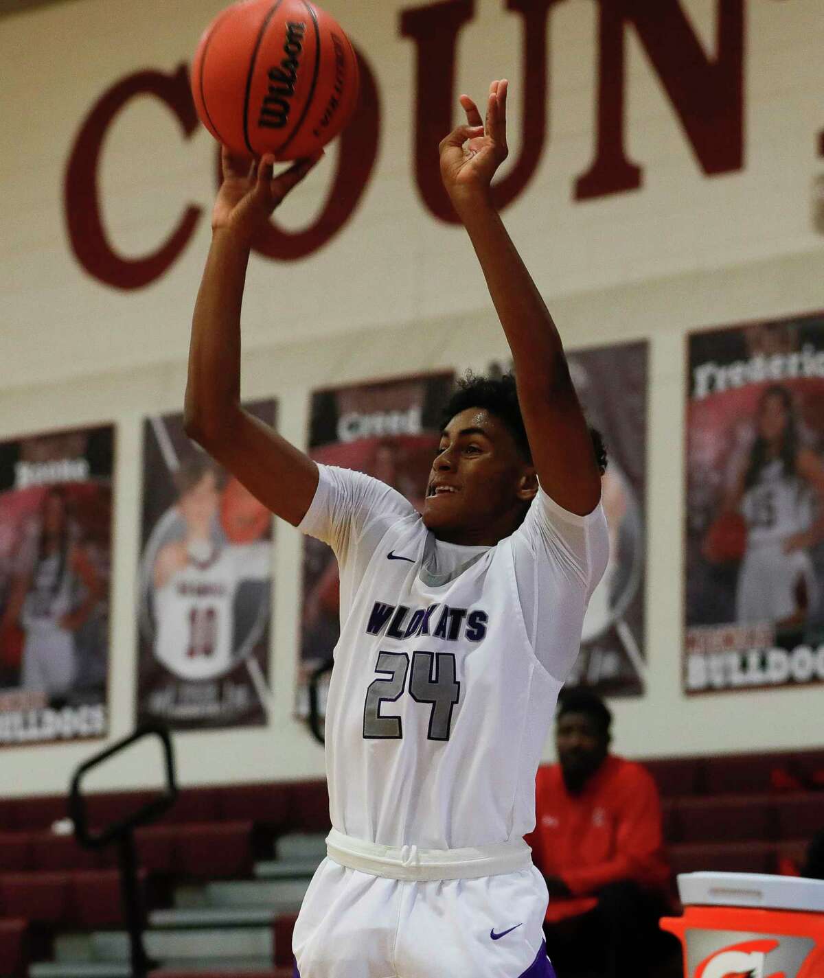 Hoops roundup: Montgomery picks up pair of wins, including buzzer-beater