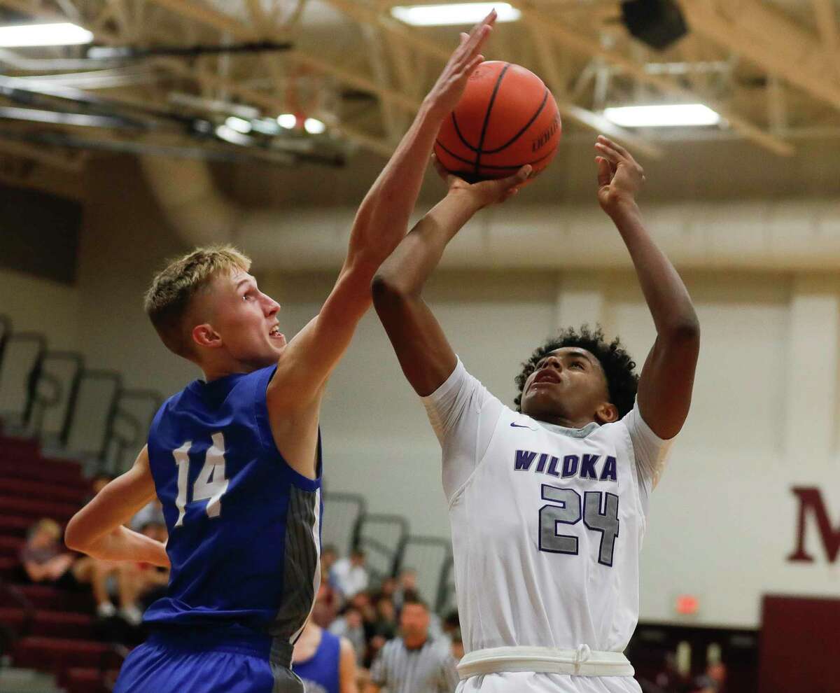 Hoops roundup: Montgomery picks up pair of wins, including buzzer-beater