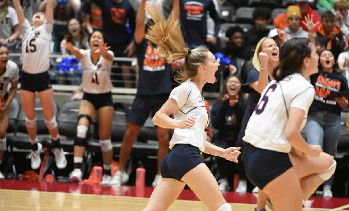 Brandeis moves into the 6A state volleyball final