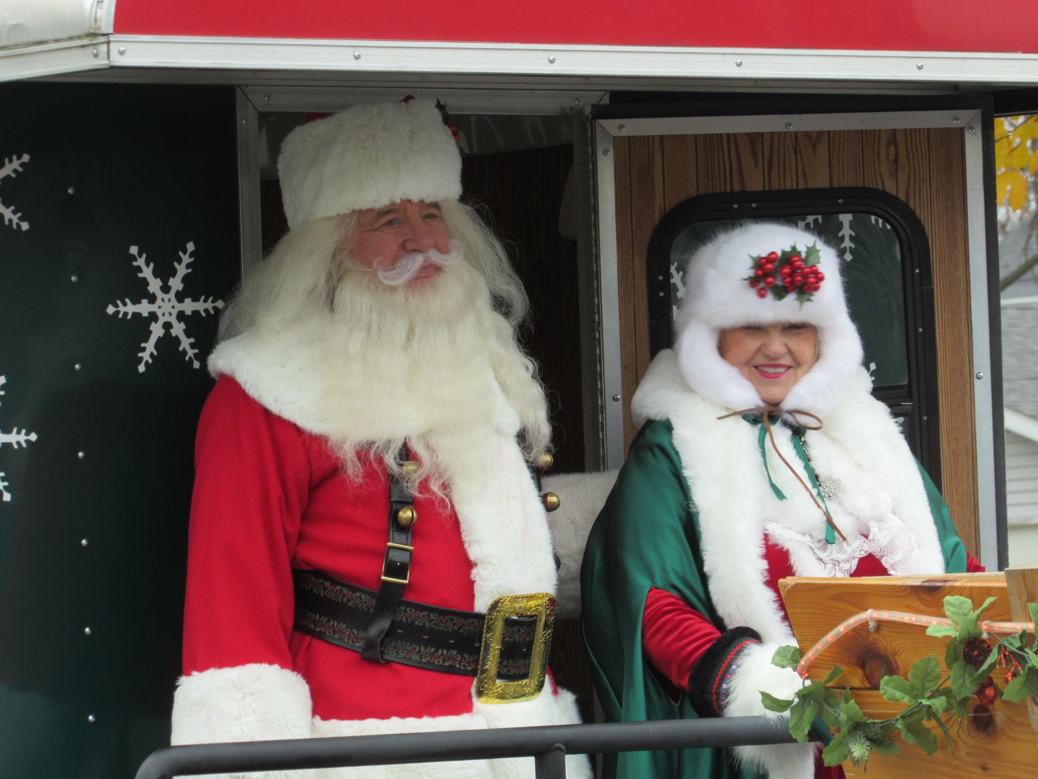 Midland Santa Parade brings joy to young and old