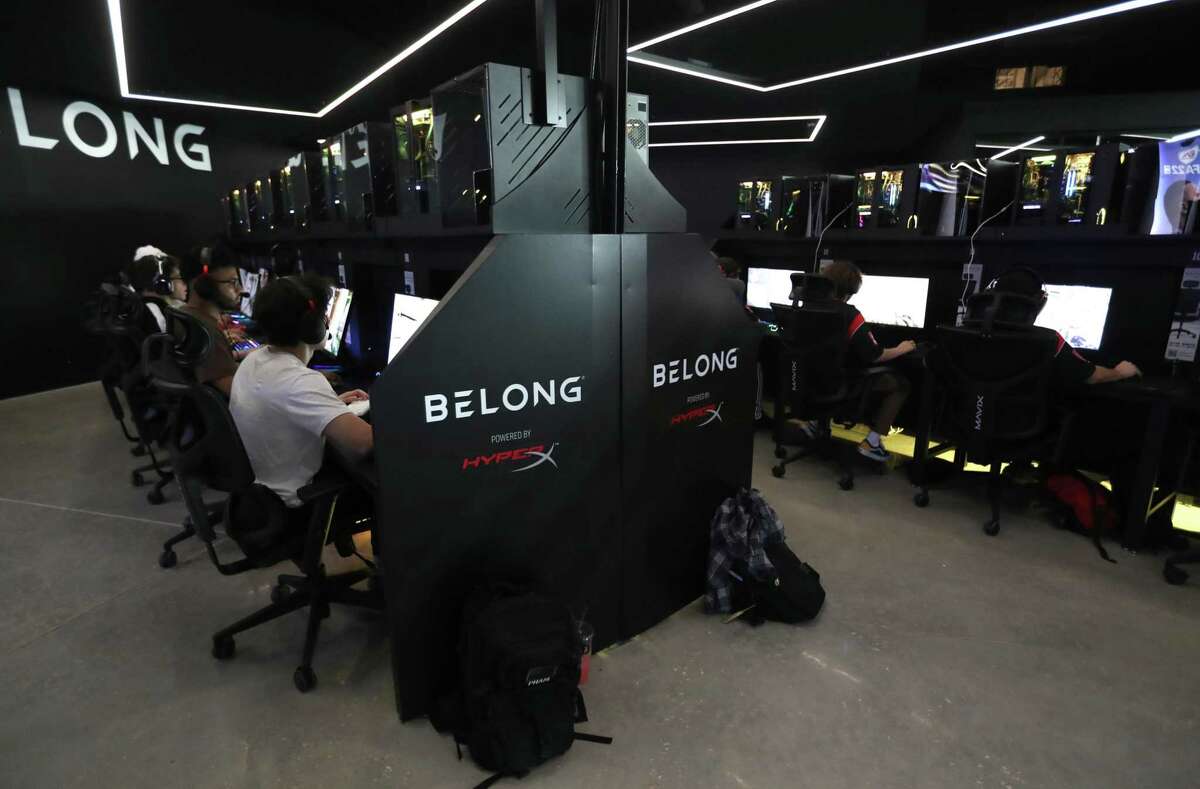 Esports players square off against U.S. Navy team at Pearland tournament