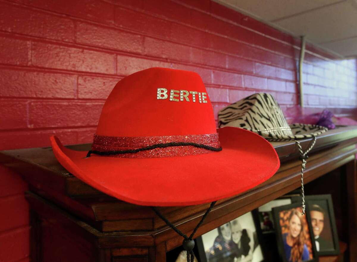 Bertie Simmons, credited with turning around Houston ISD's Furr High ...