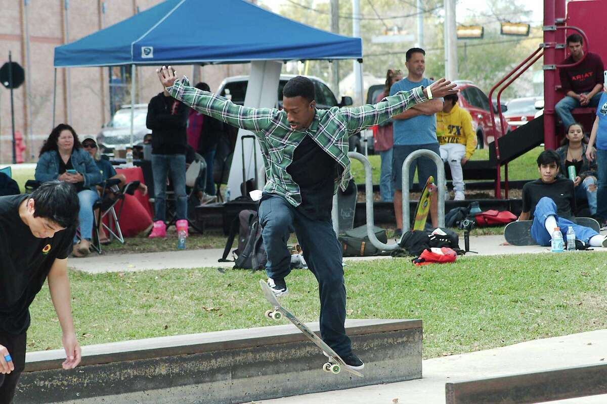 See skateboarders show their stuff at Alvin event