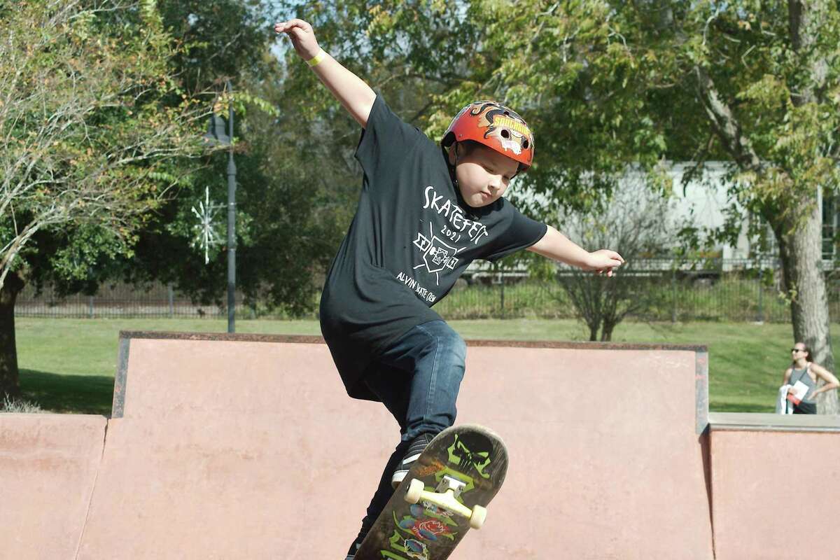 See skateboarders show their stuff at Alvin event