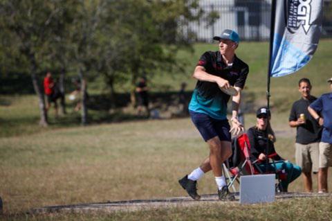 Pasadena college student has side career — pro disc golfer