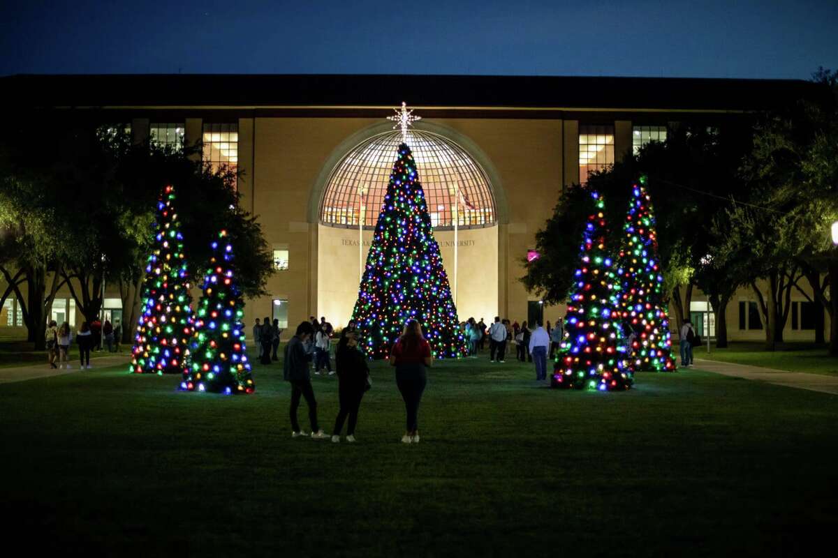 TAMIU campus ready for holiday visits, photos