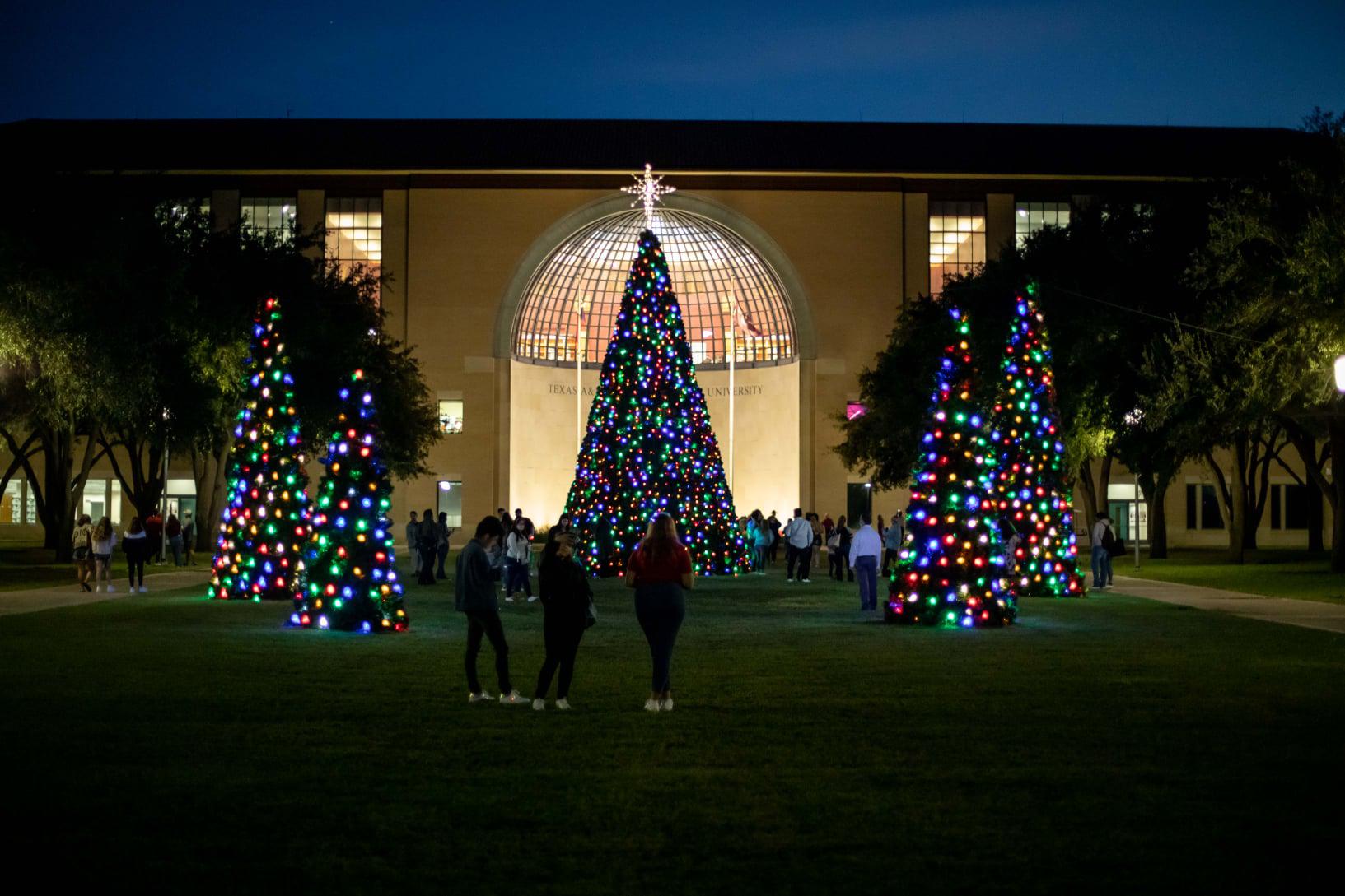 TAMIU campus ready for holiday visits, photos