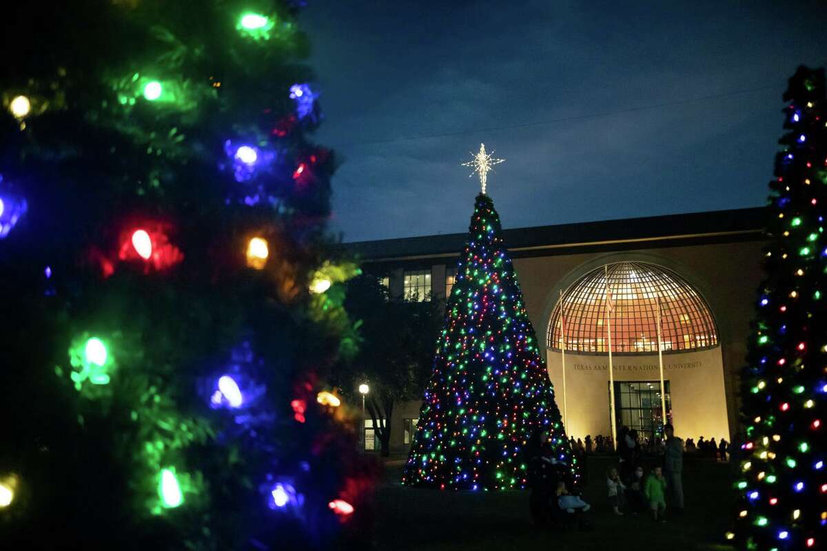 TAMIU campus ready for holiday visits, photos