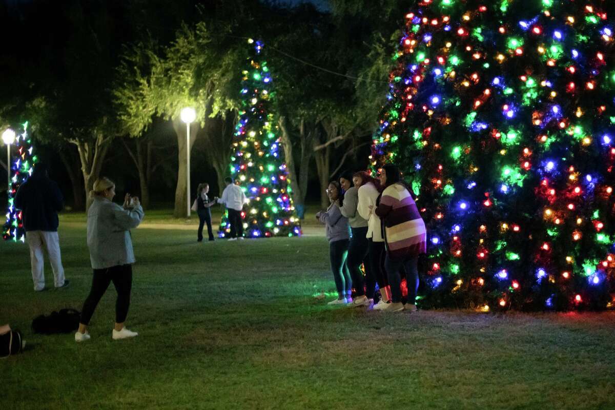 TAMIU campus ready for holiday visits, photos