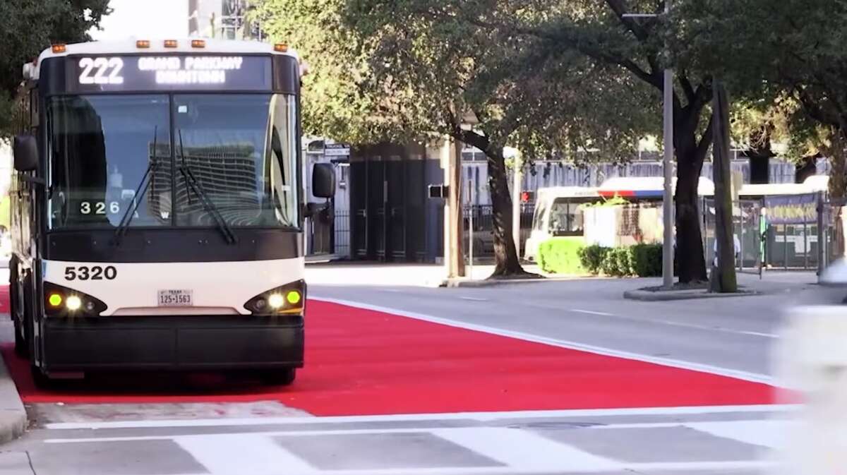 Downtown Houston's new Red Lanes aim to mix bus and bike traffic