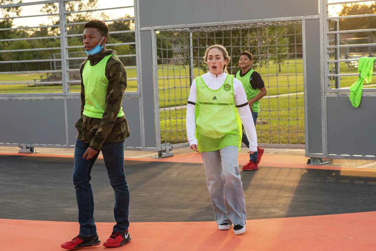 Dynamo Charities opens mini pitch, donates school supplies and soccer ...