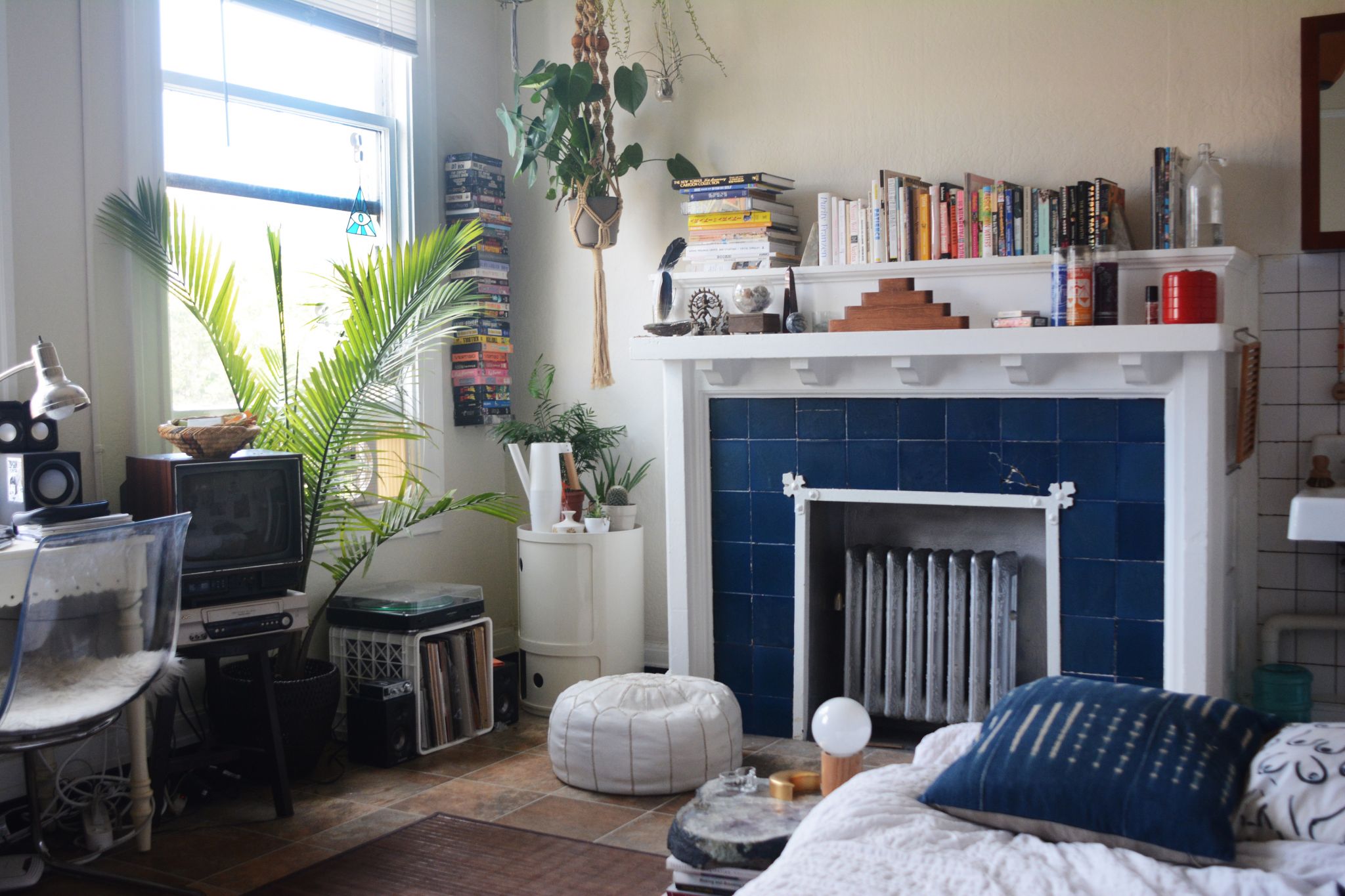 Life in a century-old SRO in San Francisco's Tenderloin