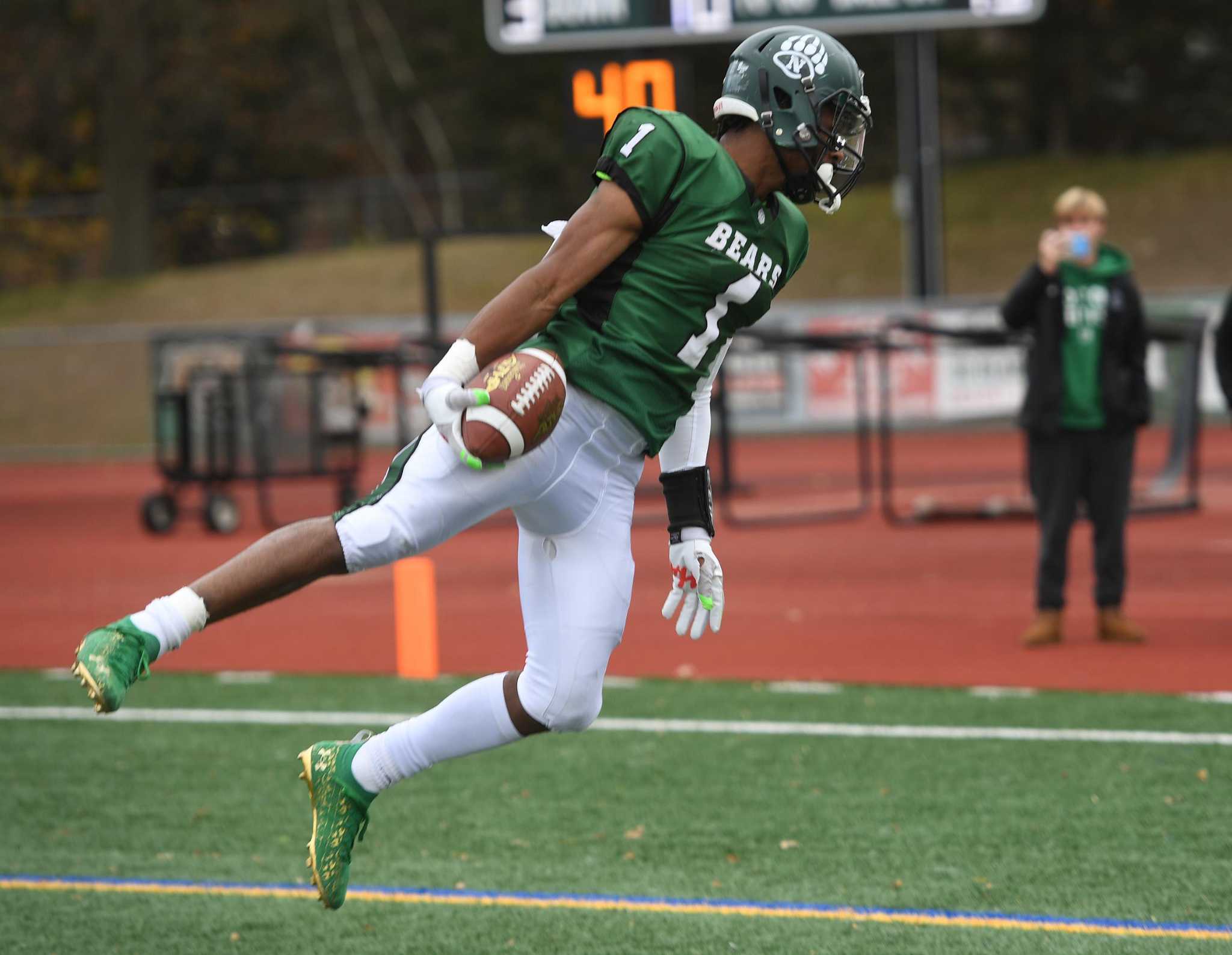 Edwards’ four touchdowns, defense lead Norwalk football over McMahon