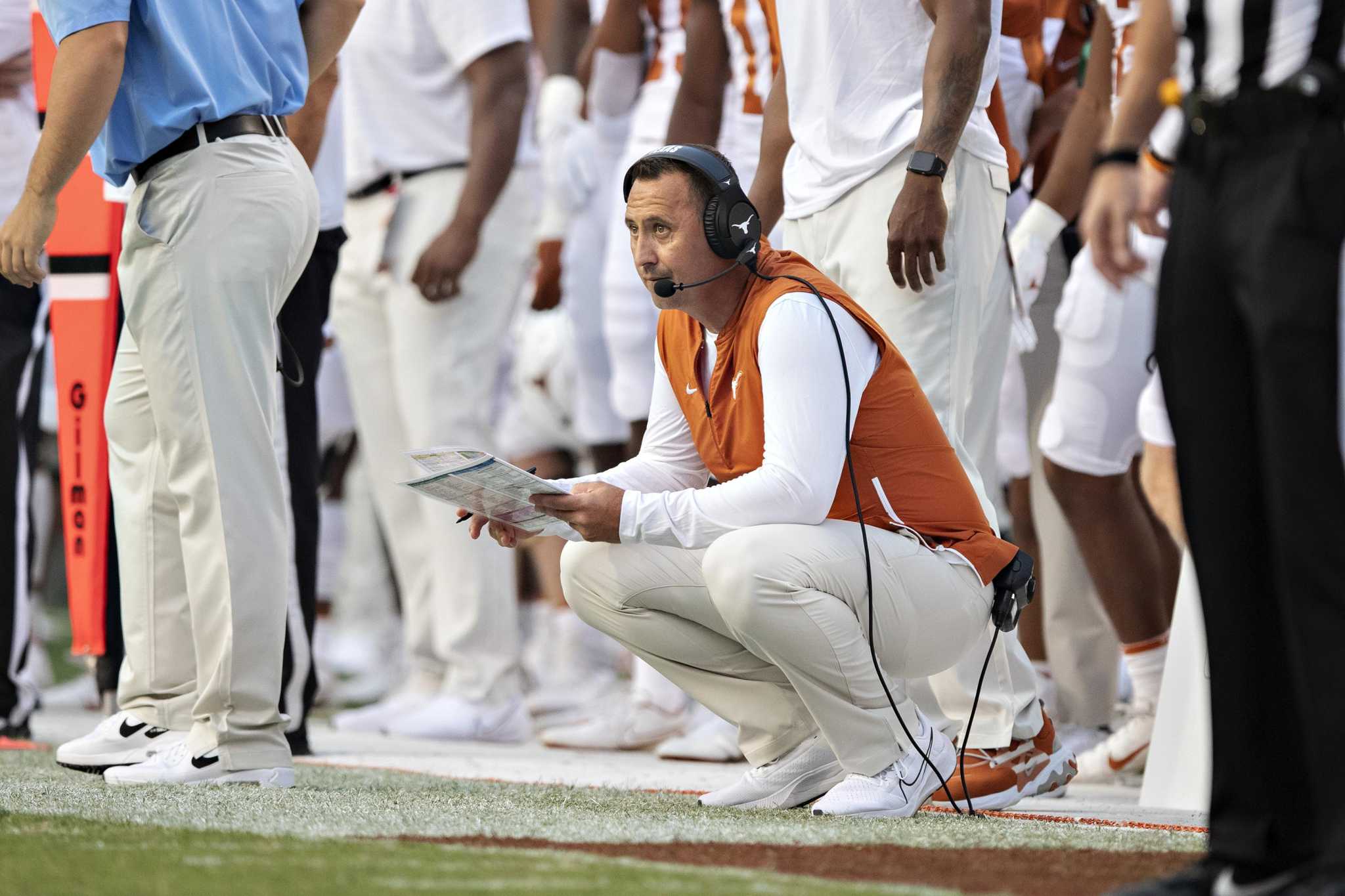 Texas spring football game: What to watch for in Orange-White game