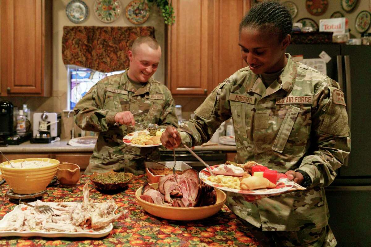 On Thanksgiving, general takes orders from specialists