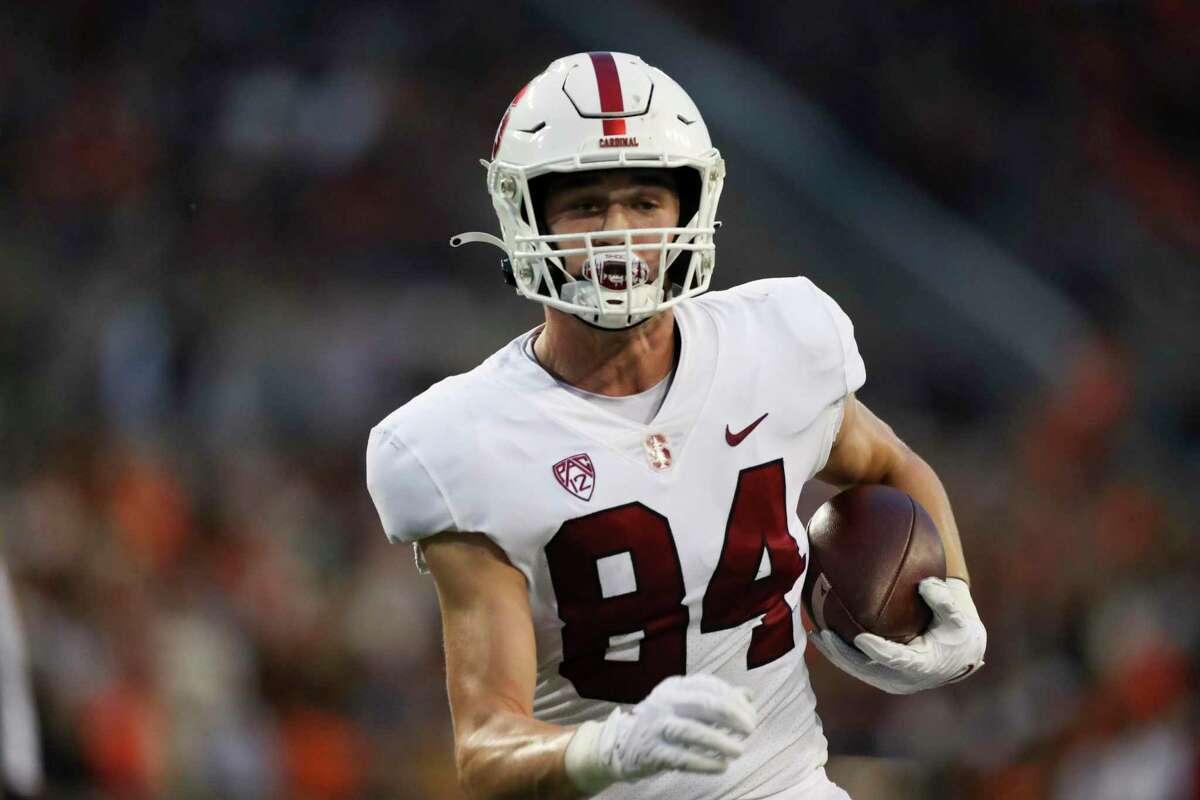 Stanford, on 6-game skid, hosts No. 5 Notre Dame, on 6-game winning streak