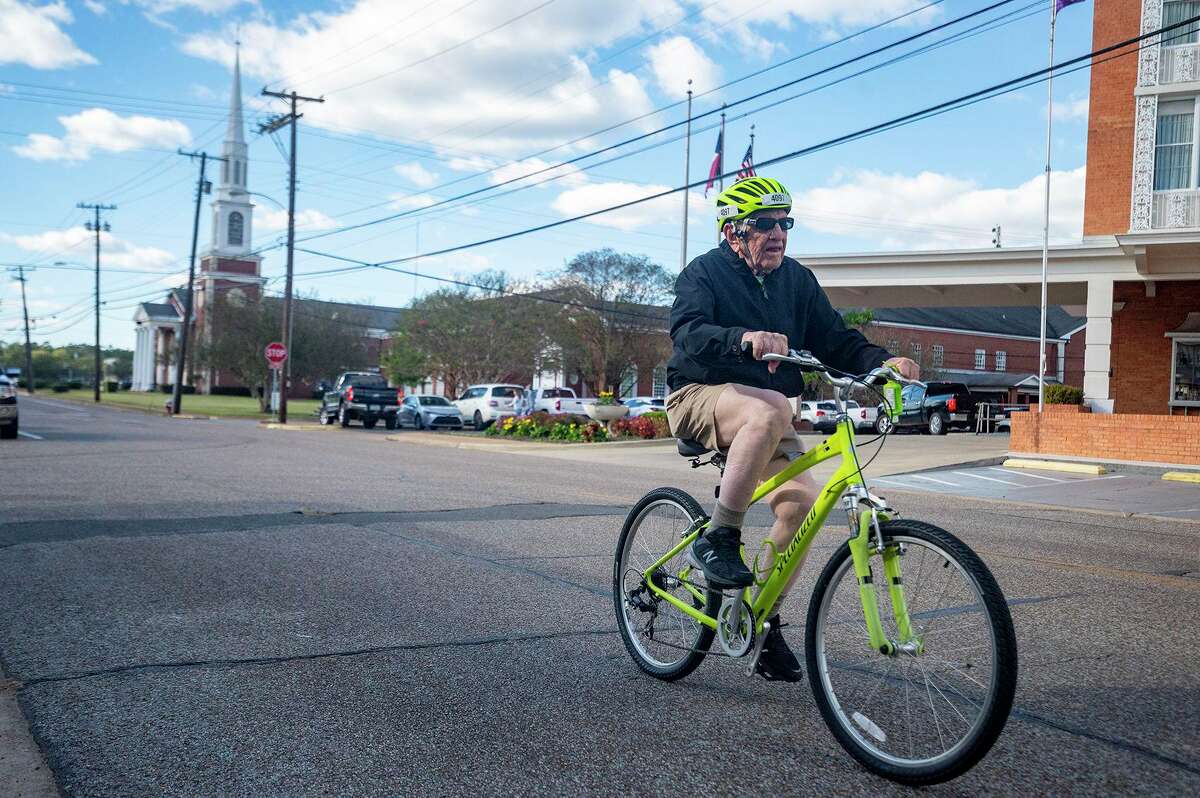At 96, World War II veteran rides bike down memory lane