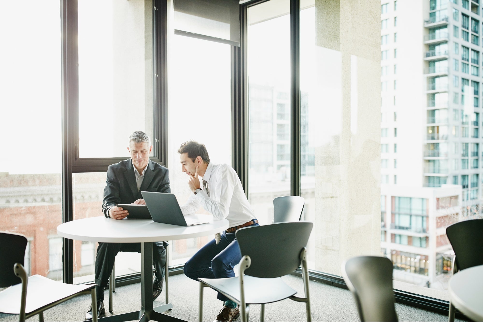 The Pros and Cons of Hiring a Financial Advisor