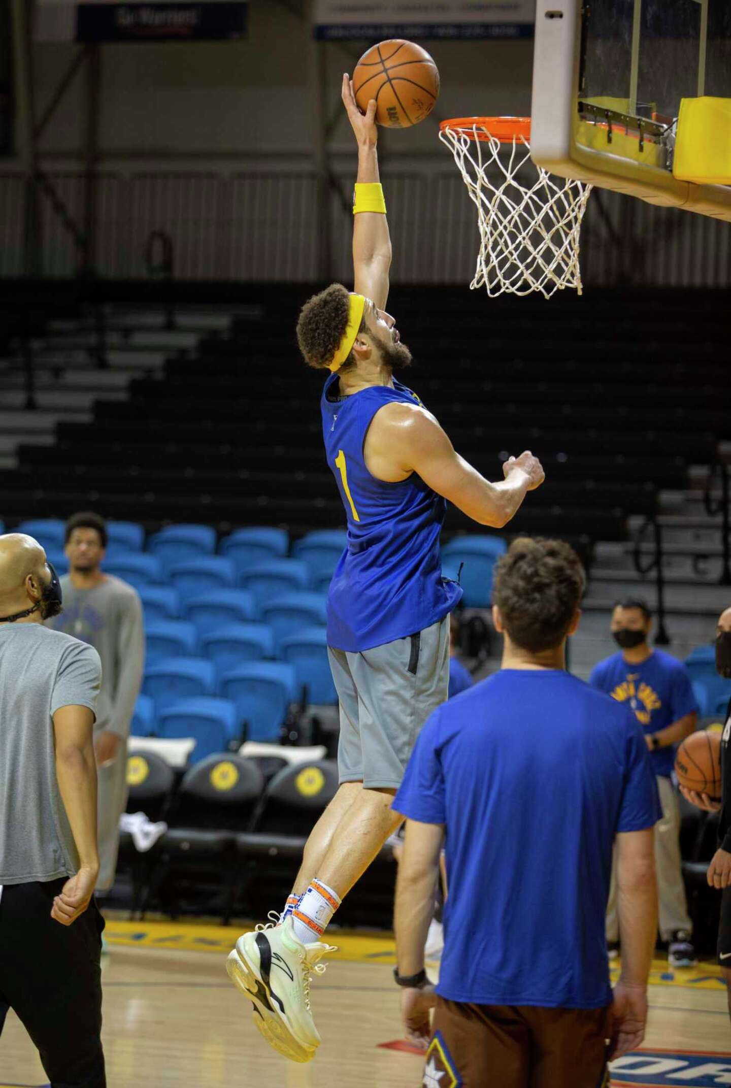 Warriors’ Klay Thompson finds his groove hoisting jump shots in Santa Cruz