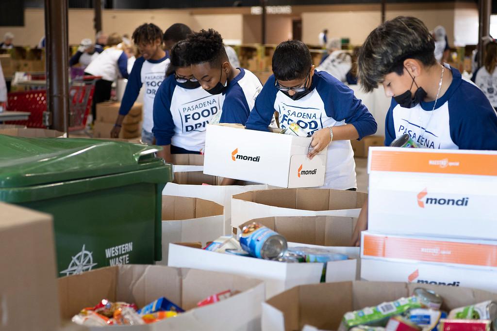 Pasadena food drive boosted by social media, online registry