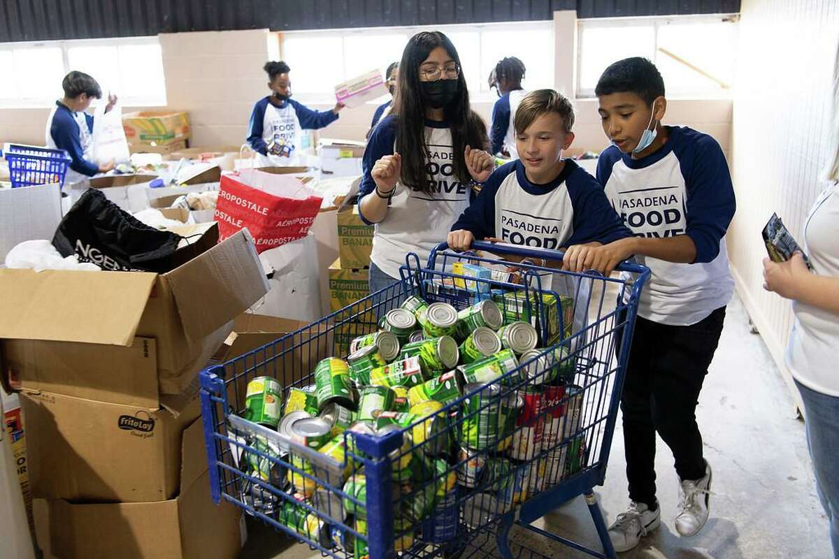 Pasadena food drive boosted by social media, online registry
