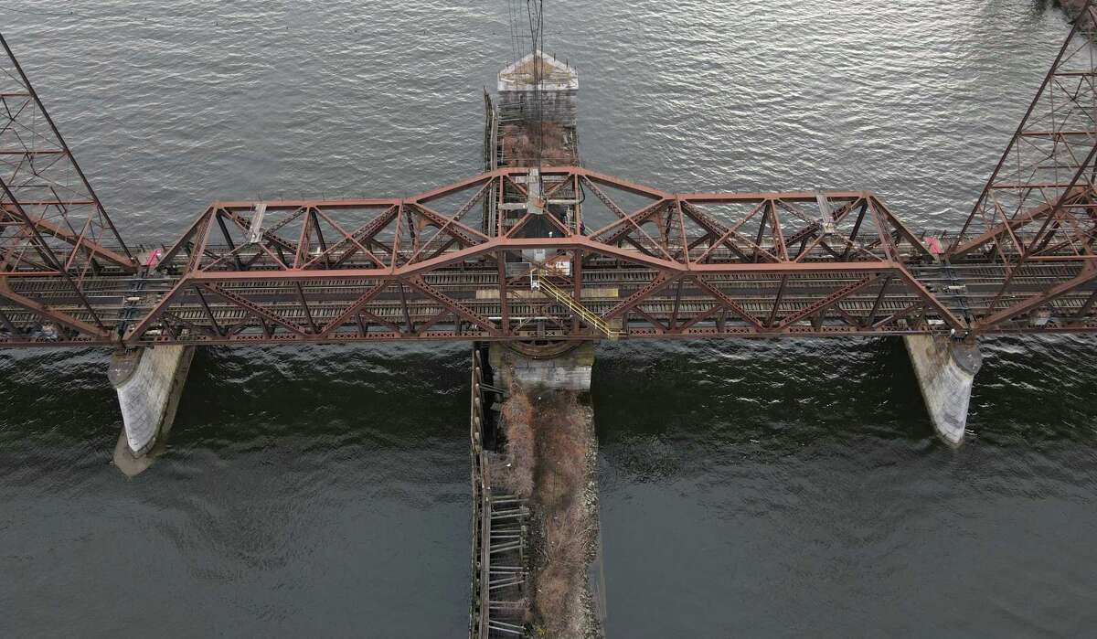 Schumer to Amtrak: Use federal windfall to fix key Albany train bridge