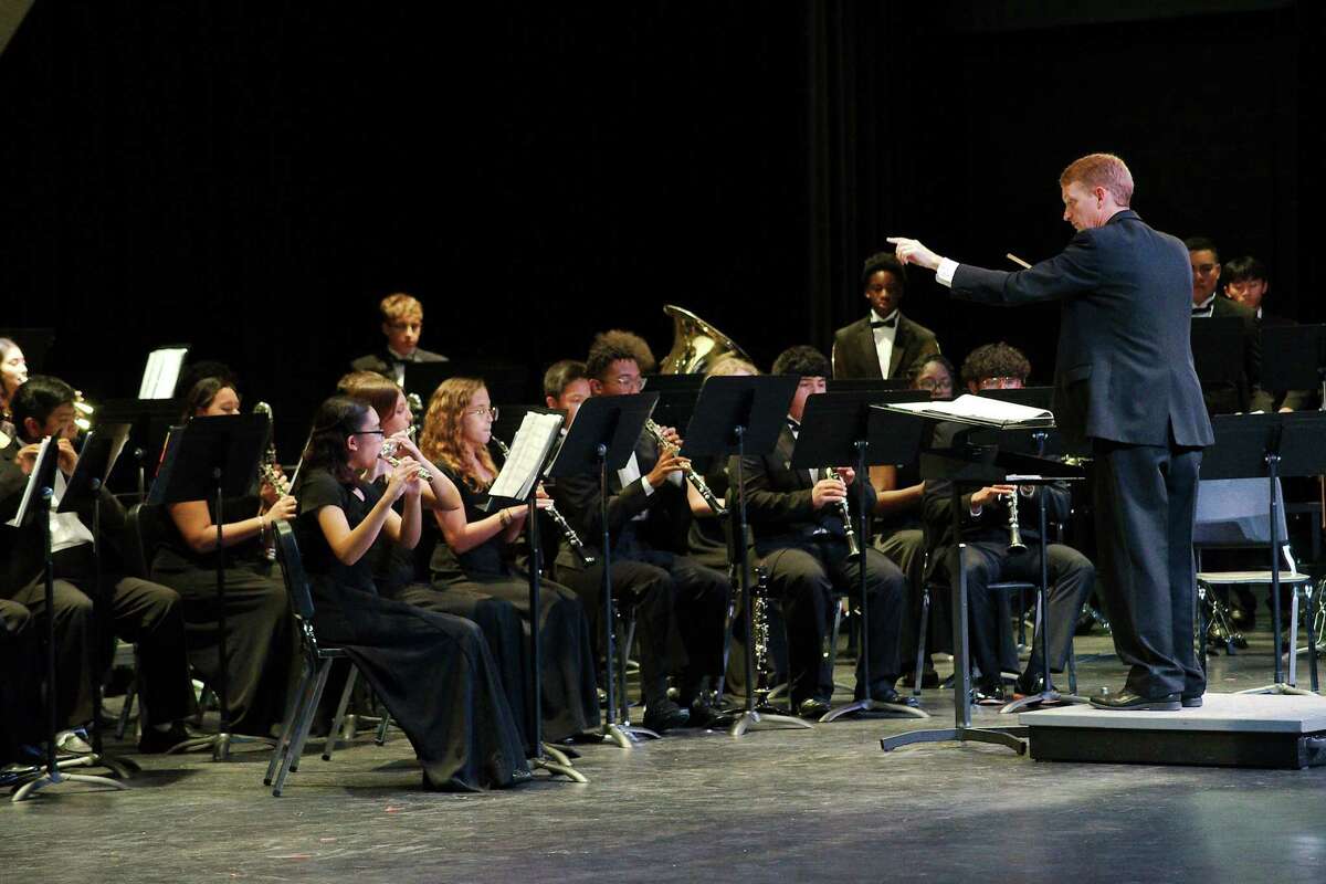 Manvel High performance kicks off Alvin ISD holiday shows