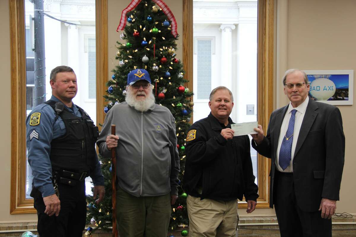 Local Masonic Lodge makes holiday donations
